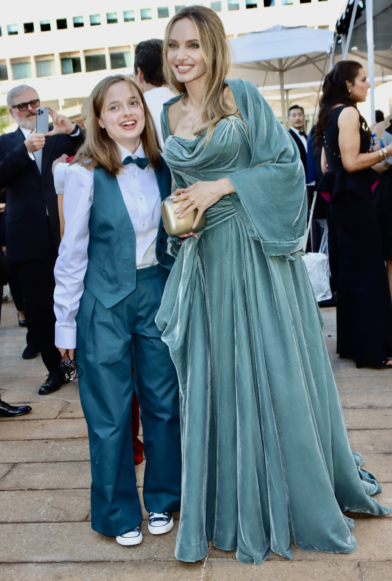 Η Αντζελίνα Τζολί και η κόρη της, Βιβιέν, με ασορτί σύνολα στα Tony Awards | Jenny.gr